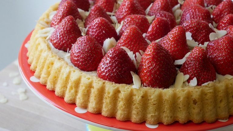 Simple Sponge Flan With Strawberries Ichkocheheutede