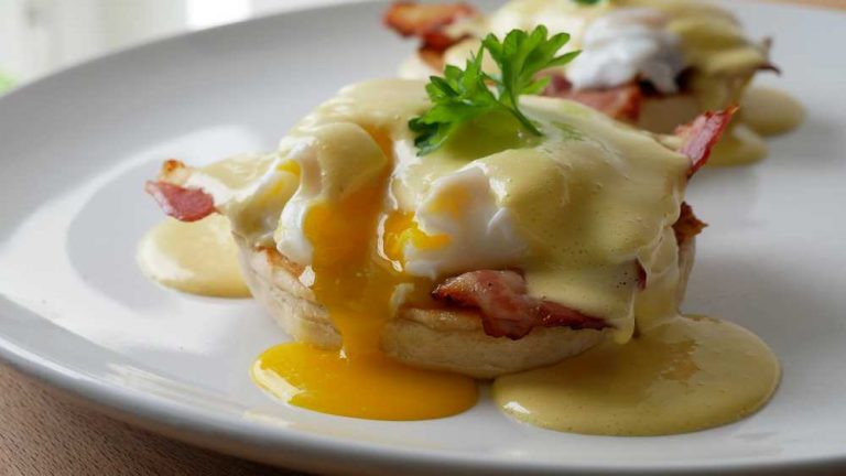 Eier Benedict mit 5 Minuten Sauce Hollandaise - ichkocheheute.de