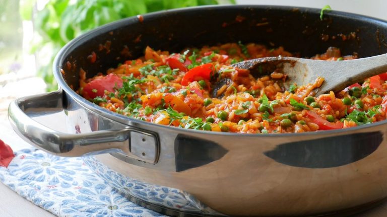 One Pot Djuvec Reispfanne mit Paprika & Erbsen - ichkocheheute.de